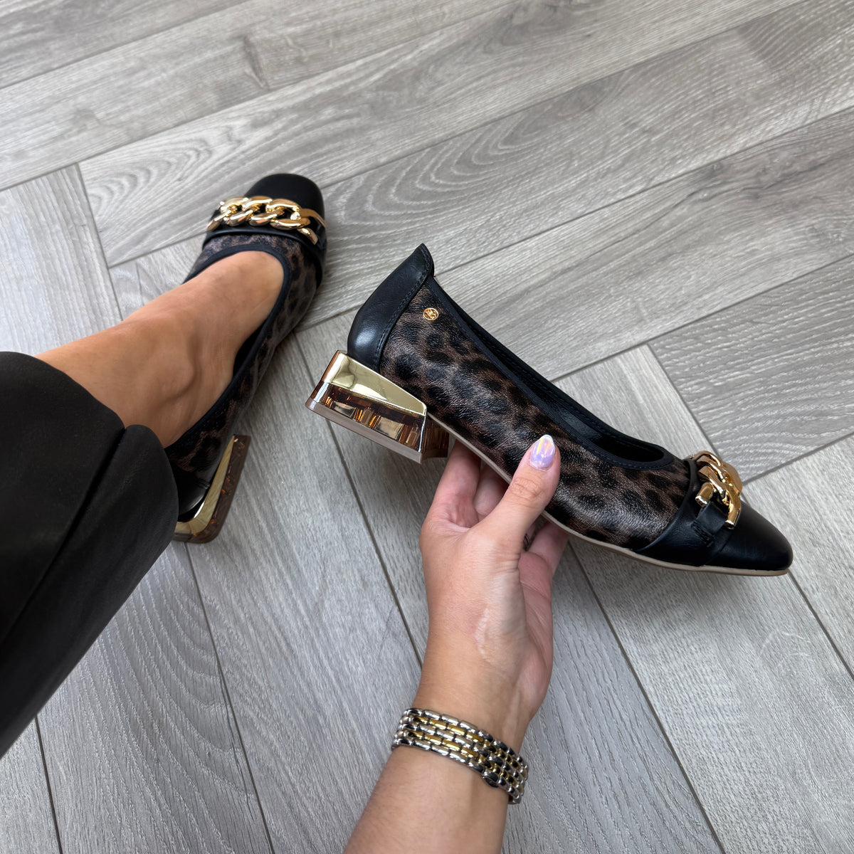 Zanni &Co (AW25) ‘Mizukami One’ Heeled Pump With Chain - Safari (Z22AW ...